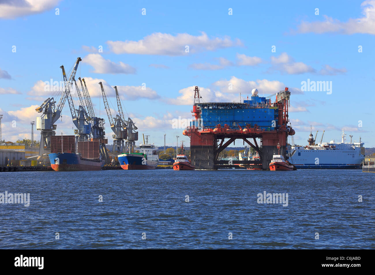 Rig and vessel repair hi-res stock photography and images - Alamy