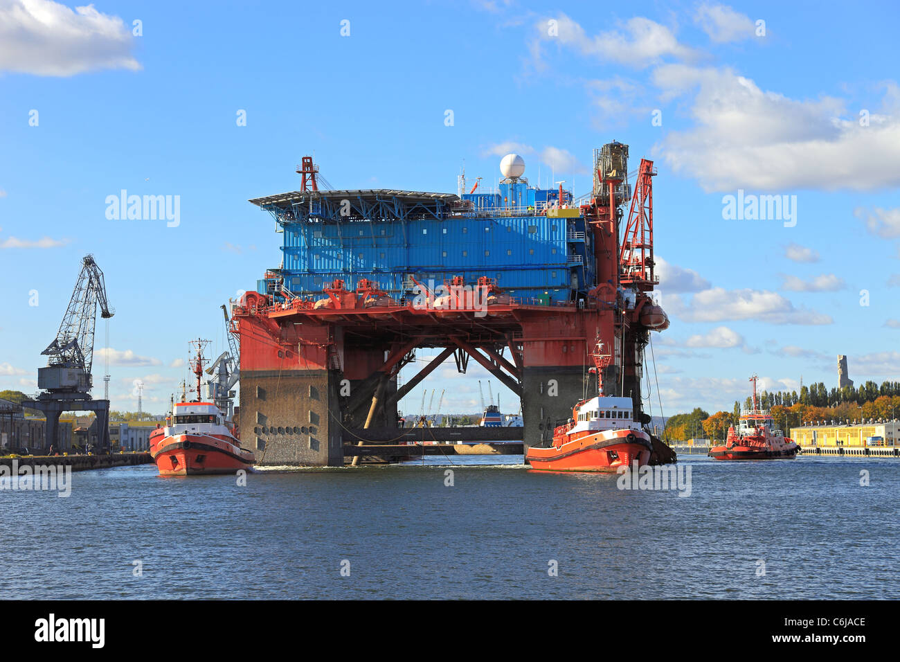 The introduction of a drilling rig to a shipyard for repairs. Photo ...