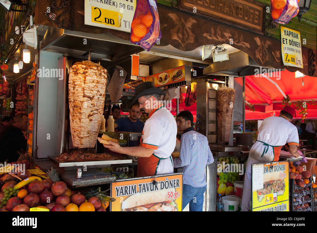 Doner kebab fast food stall hi-res stock photography and images - Alamy
