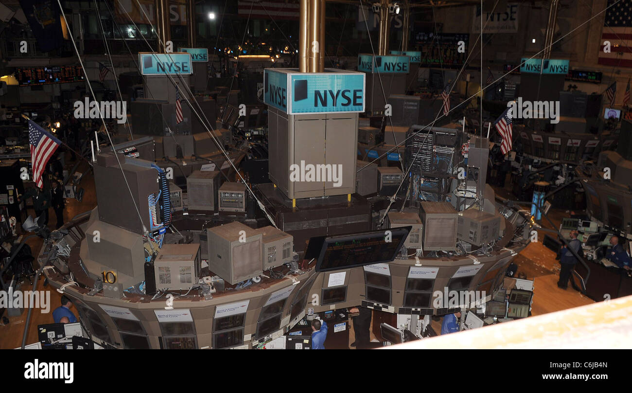 Sports Illustrated Swimsuit models Hilary Rhoda, Genevieve Morton ...