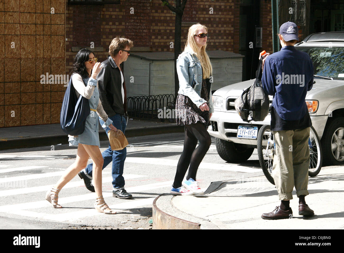 Daniel Craig and girlfriend Satsuki Mitchell enjoying the sunny spring ...