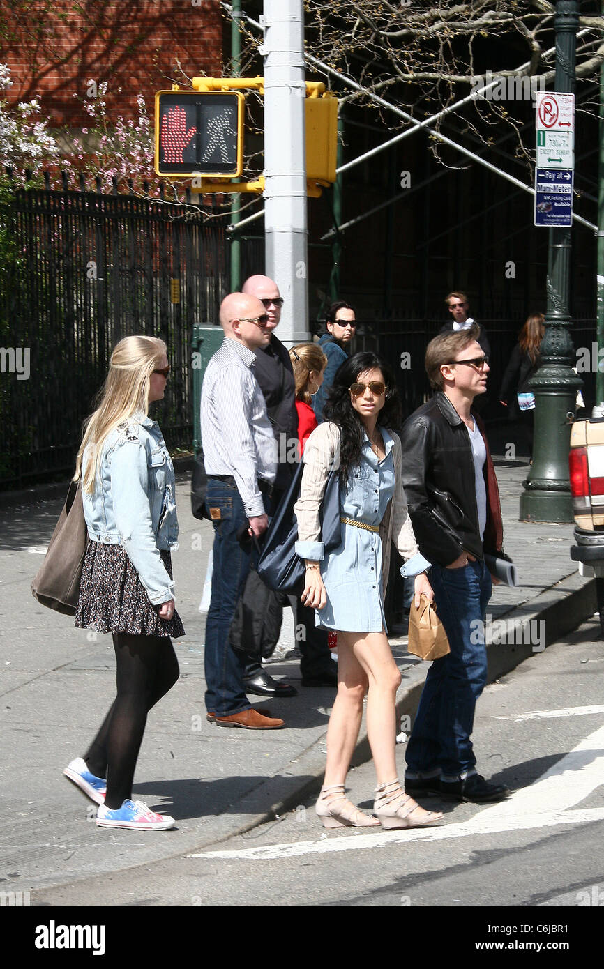 Daniel Craig and girlfriend Satsuki Mitchell enjoying the sunny spring ...