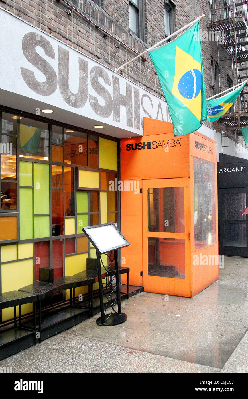 Atmosphere cast members of 'Jersey Shore' arriving at Sushi Samba for ...