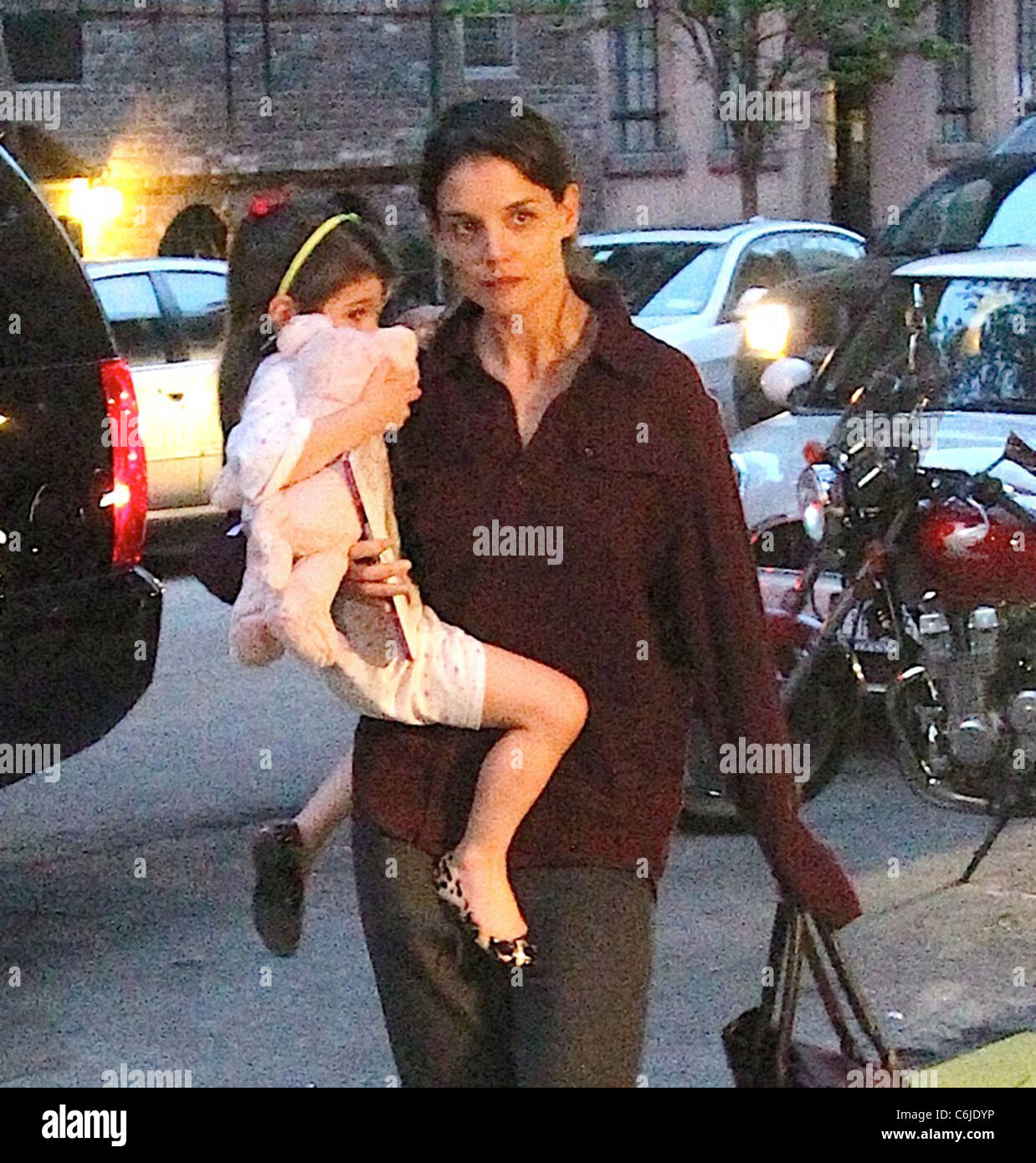 Actress Katie Holmes takes her daughter Suri to Alice's Tea Cup New ...