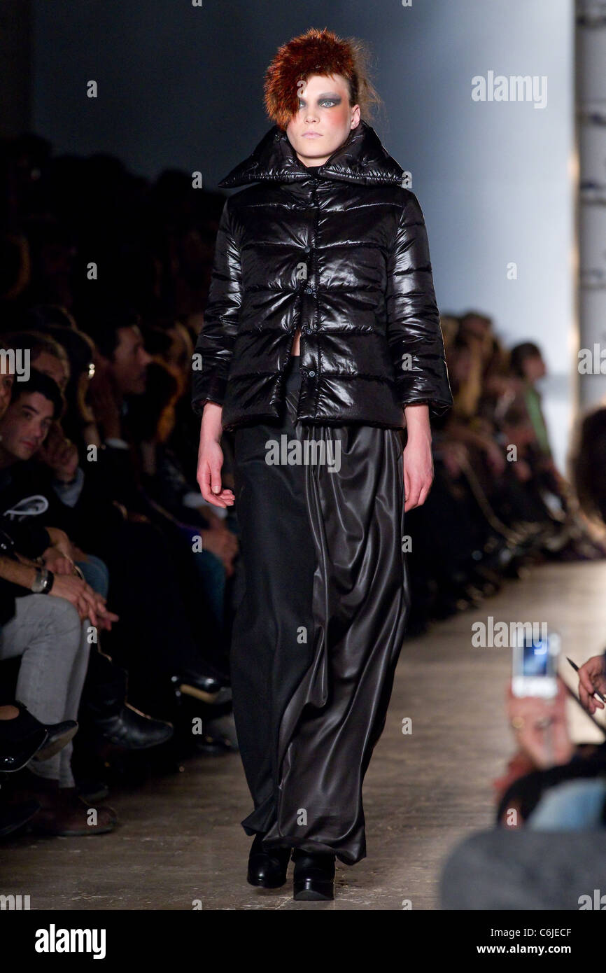 Model Lisbon Fashion Week CheckPoint Winter 2011 - Ana Salazar ...