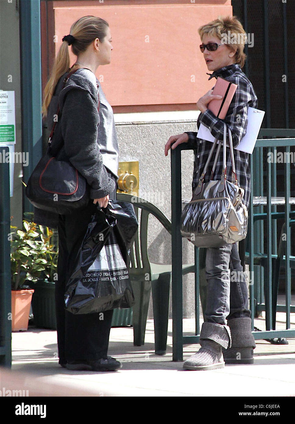 Jane fonda in jeans hi-res stock photography and images - Alamy