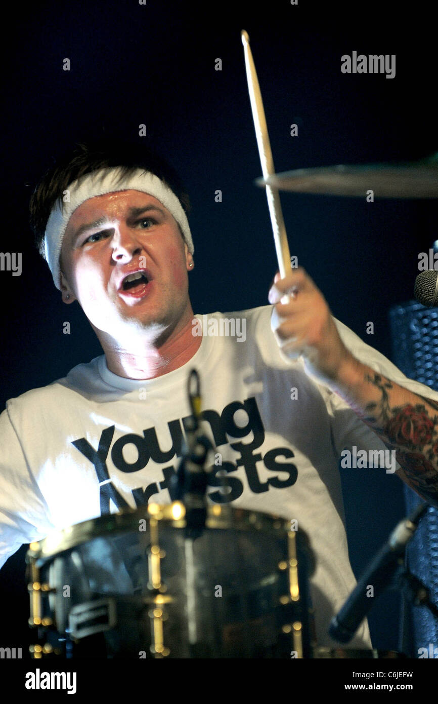 Swavek Piorkowski illScarlet performing live in concert at The Sound ...