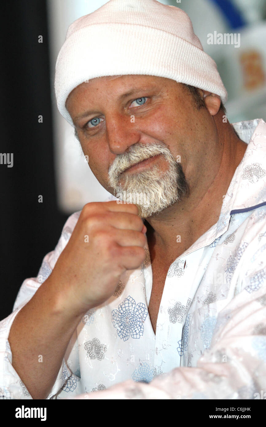 Francois Botha Final press conference for The Legends Return fight ...