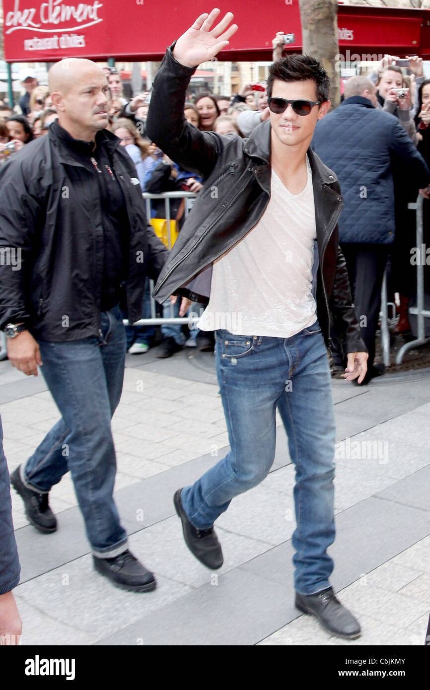 Taylor Lautner 'Twilight' film series star arriving at Orange on Champs ...