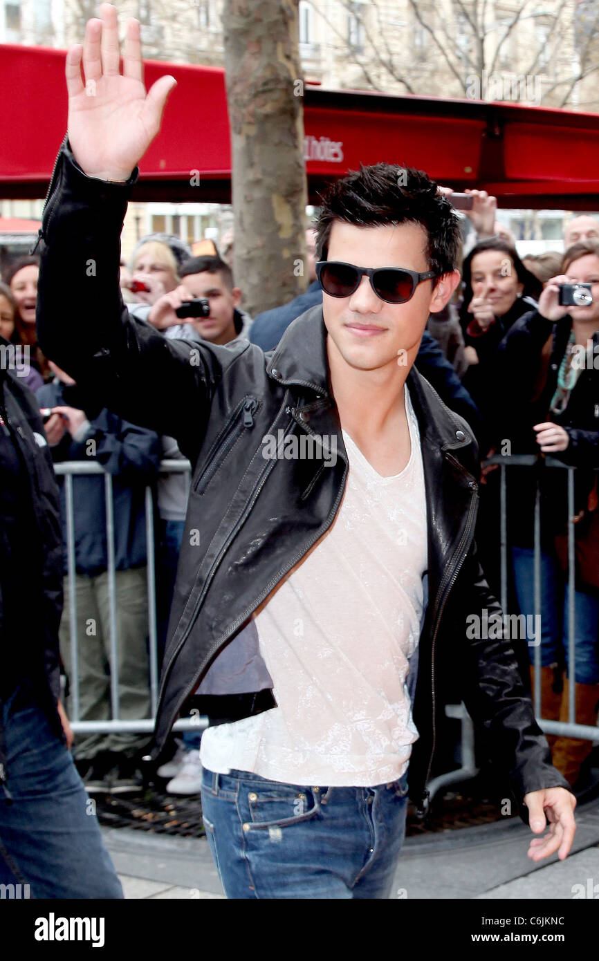Taylor Lautner 'Twilight' film series star arriving at Orange on Champs ...