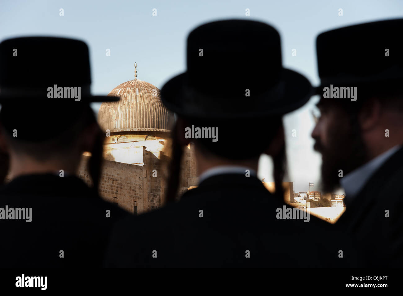 Ultra orthodox jews jerusalem hi-res stock photography and images - Alamy