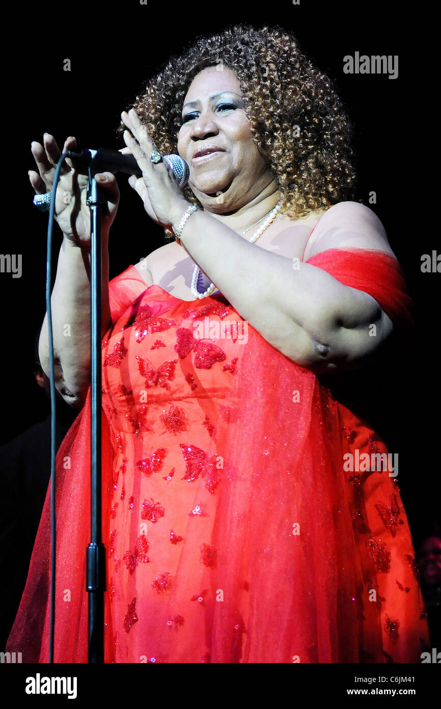 Queen of soul, Aretha Franklin performing in concert at Seminole Hard ...