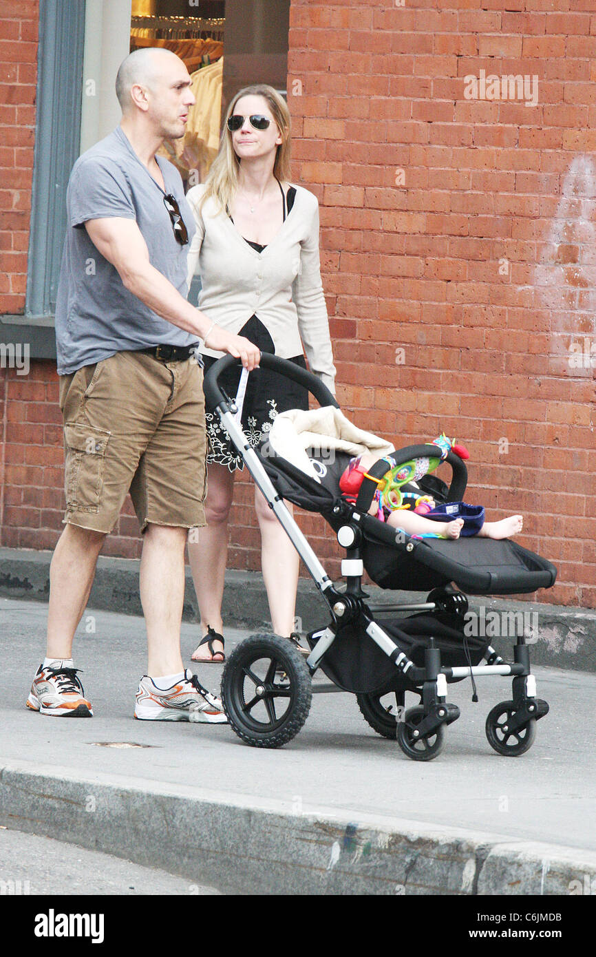 Katie wright hank azaria new hi-res stock photography and images - Alamy