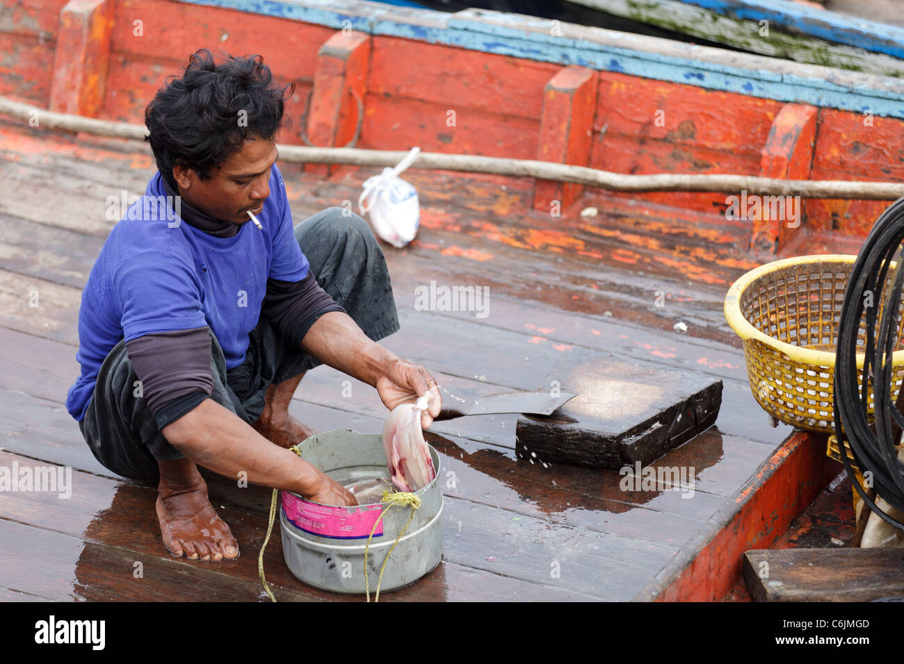 Man cooking fish on boat hi-res stock photography and images - Alamy