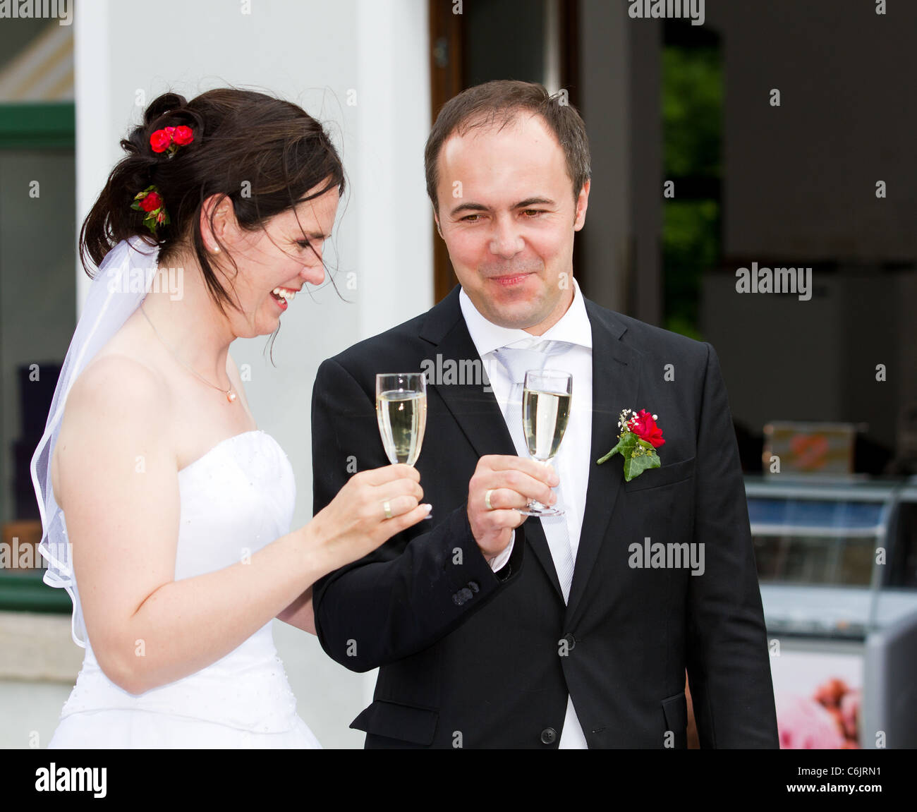 Couple celebrate wedding party hi-res stock photography and images - Alamy