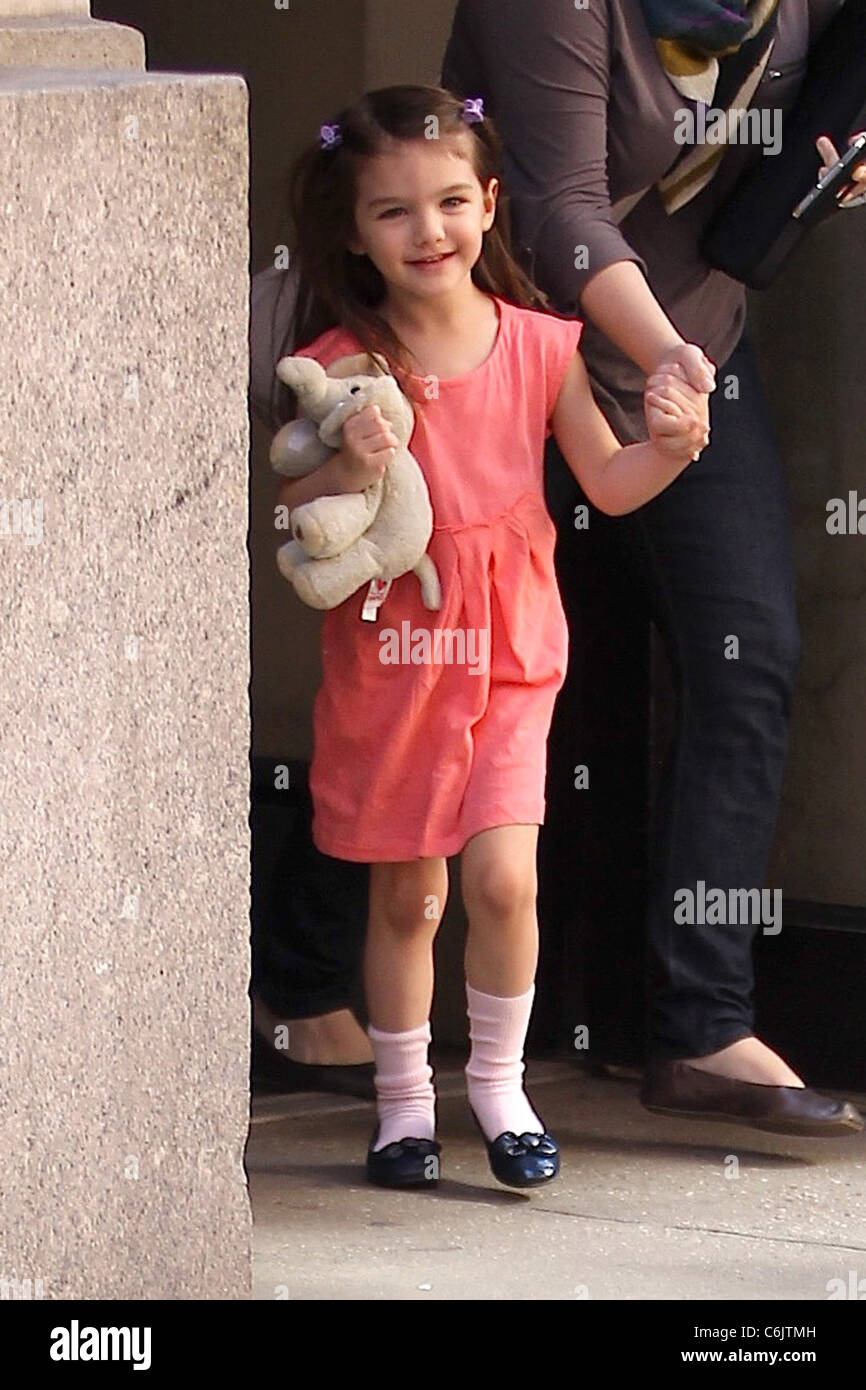Suri Cruise Ballet Suri Cruise Attends High School Prom After