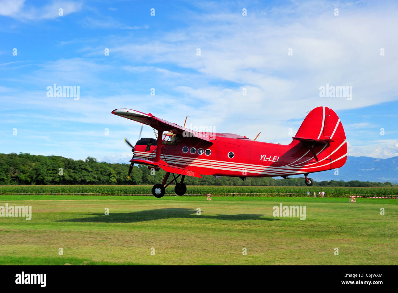 Antonov an 2 hi-res stock photography and images - Alamy