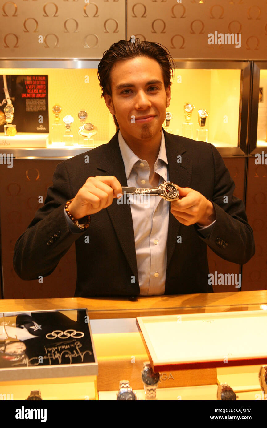 Apolo Anton Ohno OMEGA Ambassador Apolo Anton Ohno visits the OMEGA ...