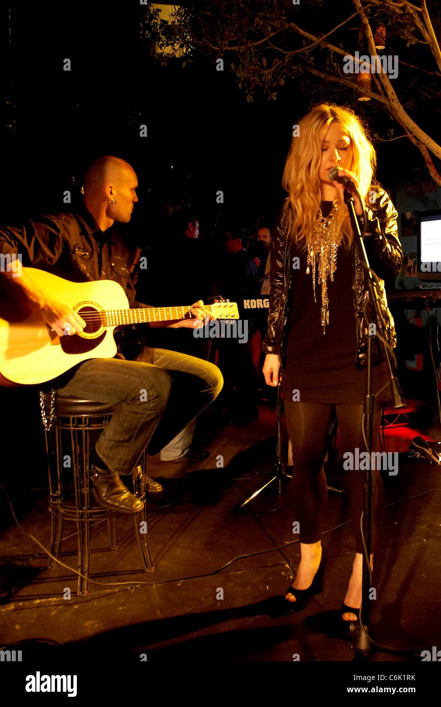 Samantha Mollen performing Generosity Water's 2nd Annual Night of ...