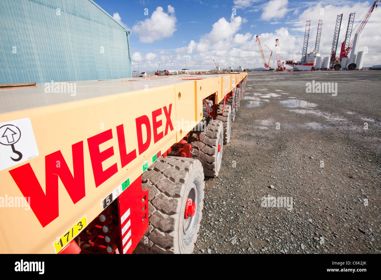 Low loader hi-res stock photography and images - Alamy