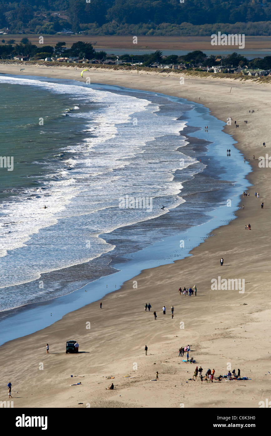Curved beach hi-res stock photography and images - Alamy