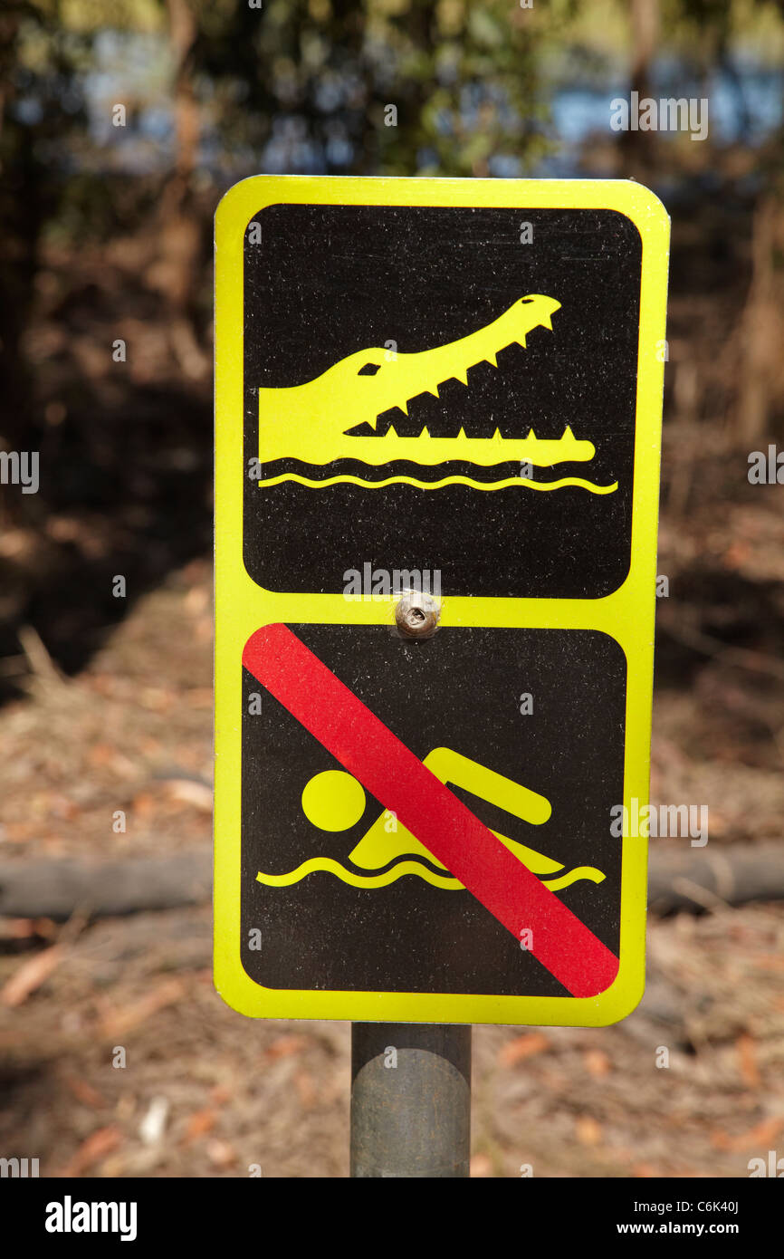 Crocodile warning sign hi-res stock photography and images - Alamy