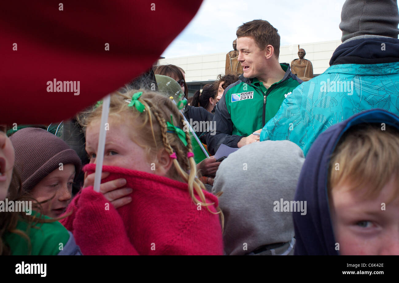School children greet the Irish Rugby Team on their arrival at ...