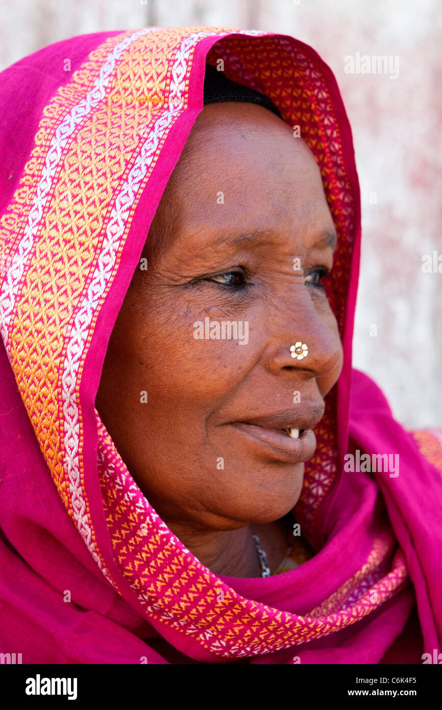 Lady wearing colourful scarf hi-res stock photography and images - Alamy