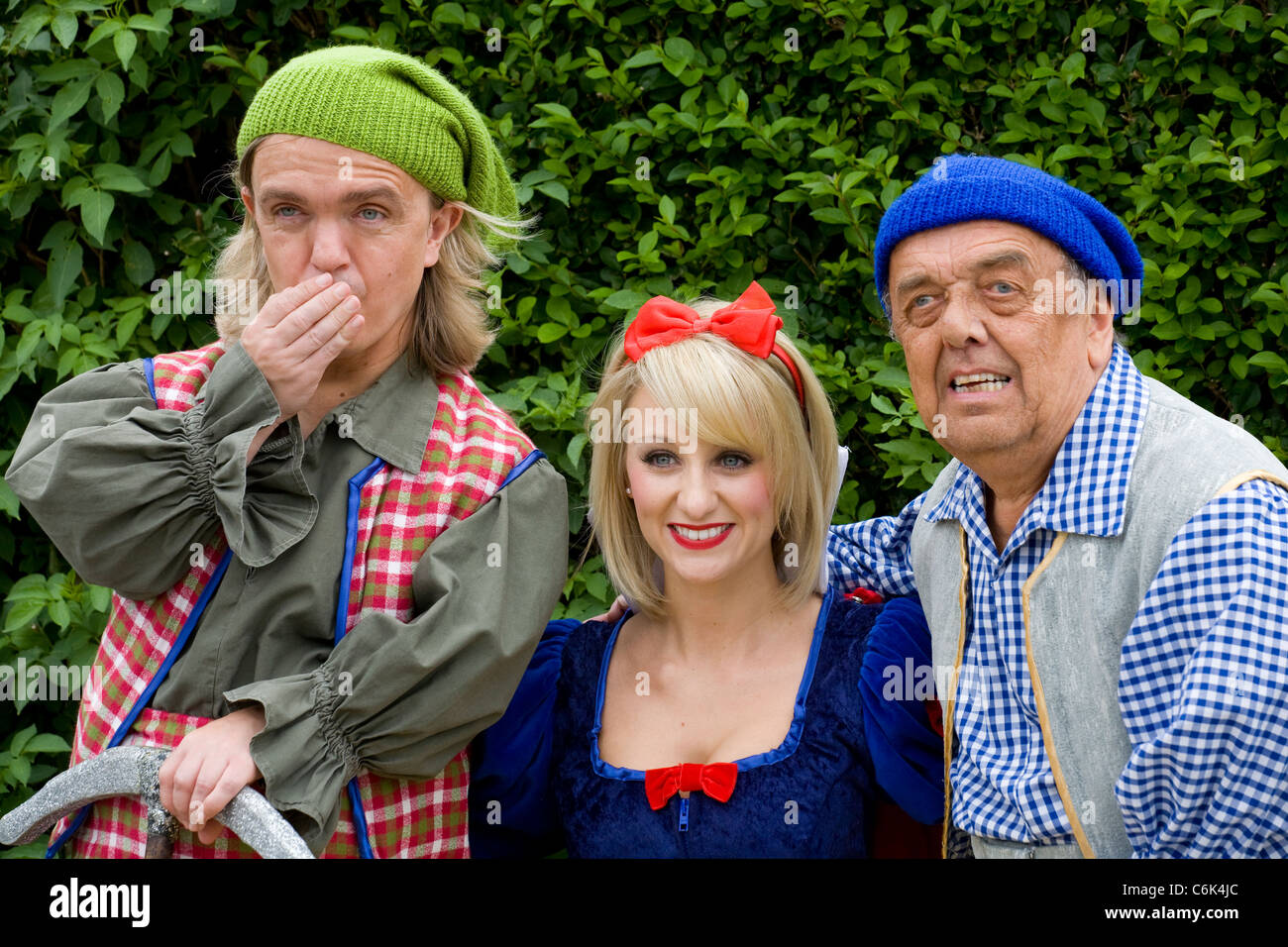 Snow white seven dwarfs pantomime hi-res stock photography and images - Alamy