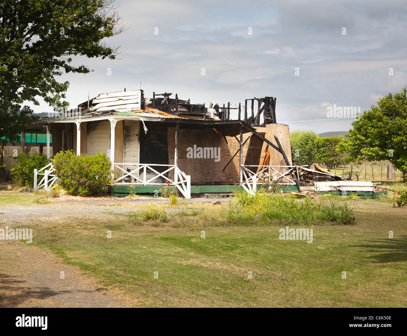 Burnt out building hi-res stock photography and images - Alamy