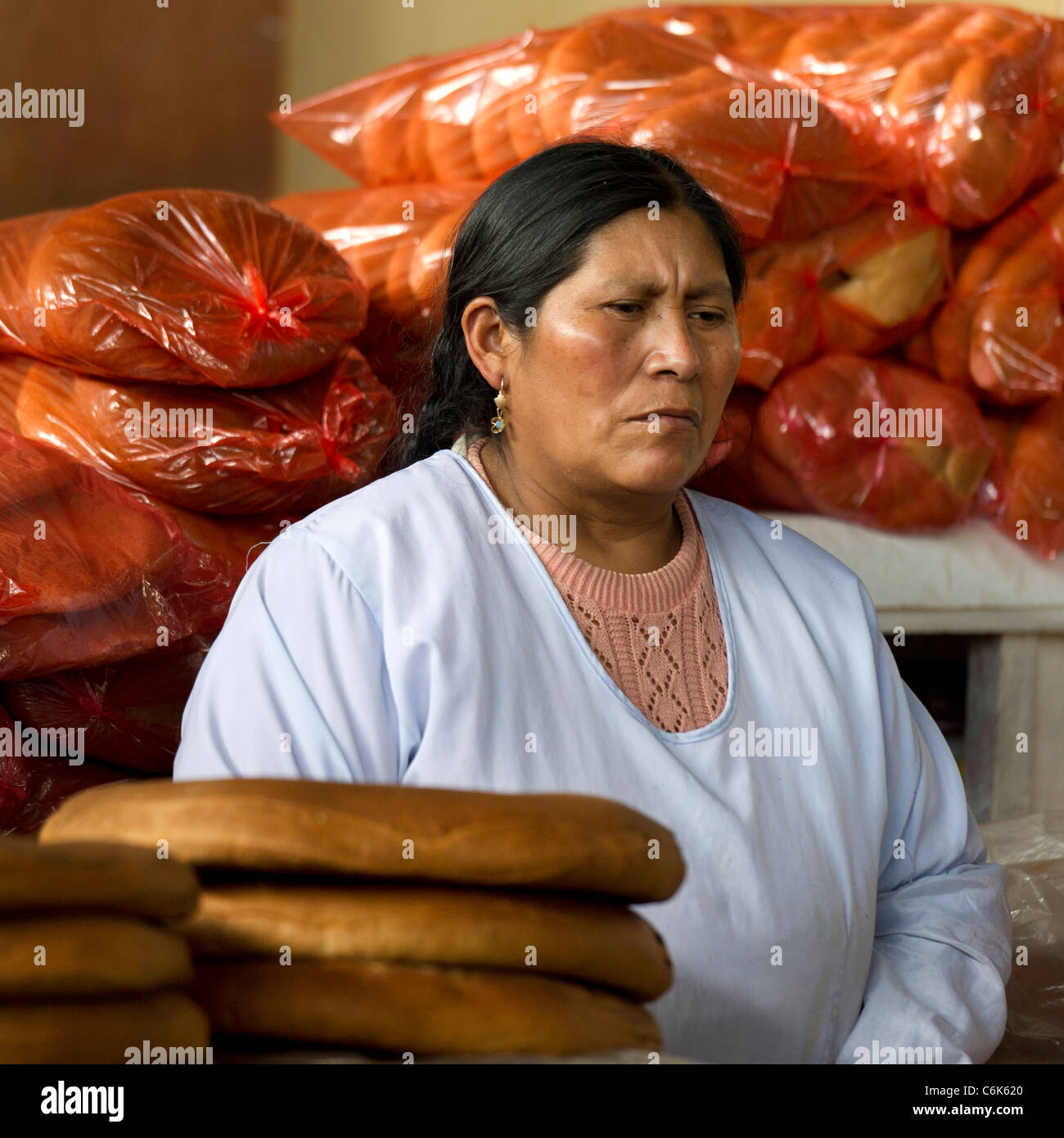 Woman selling bread at Mercado Central, Cuzco, Peru Stock Photo - Alamy