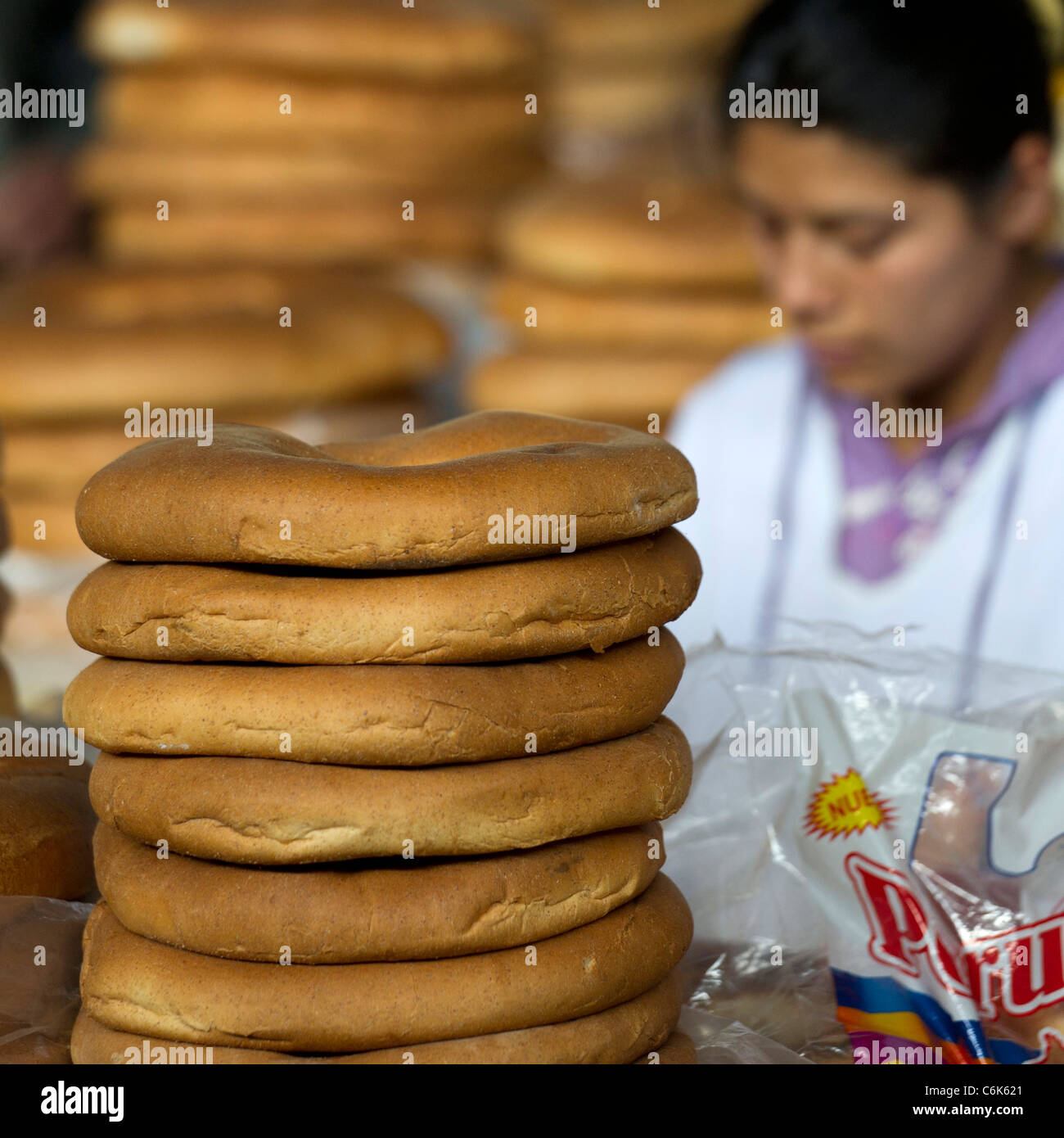 Woman selling bread at Mercado Central, Cuzco, Peru Stock Photo - Alamy