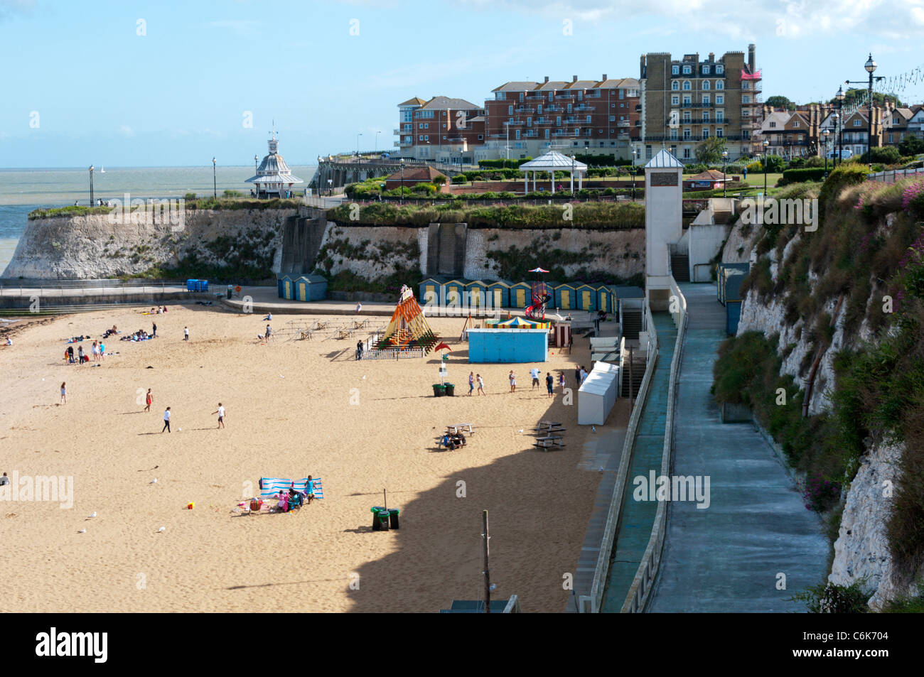 The beach at Broadstairs in Kent, South-East England Stock Photo - Alamy