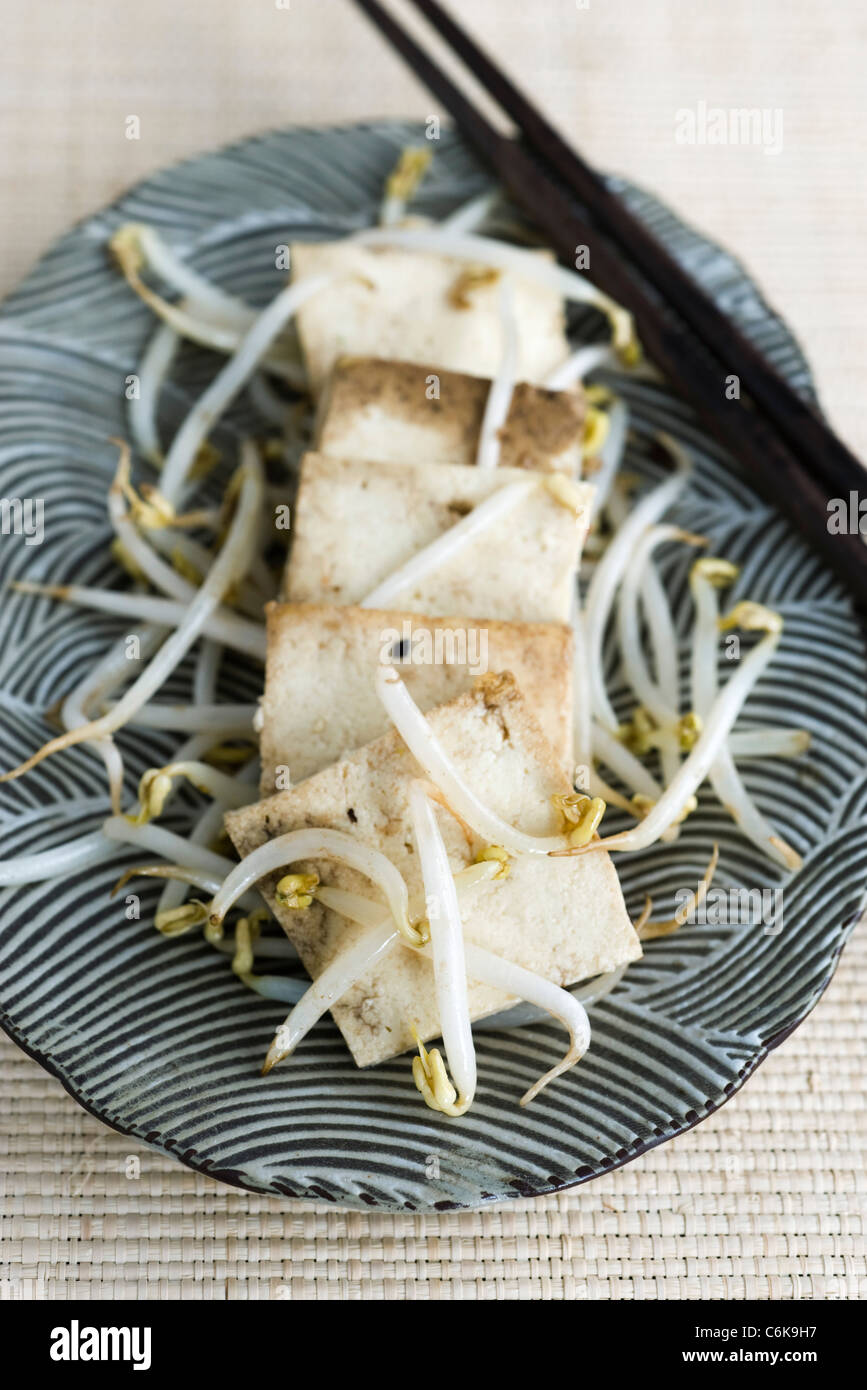 Tofu with bean sprouts Stock Photo - Alamy