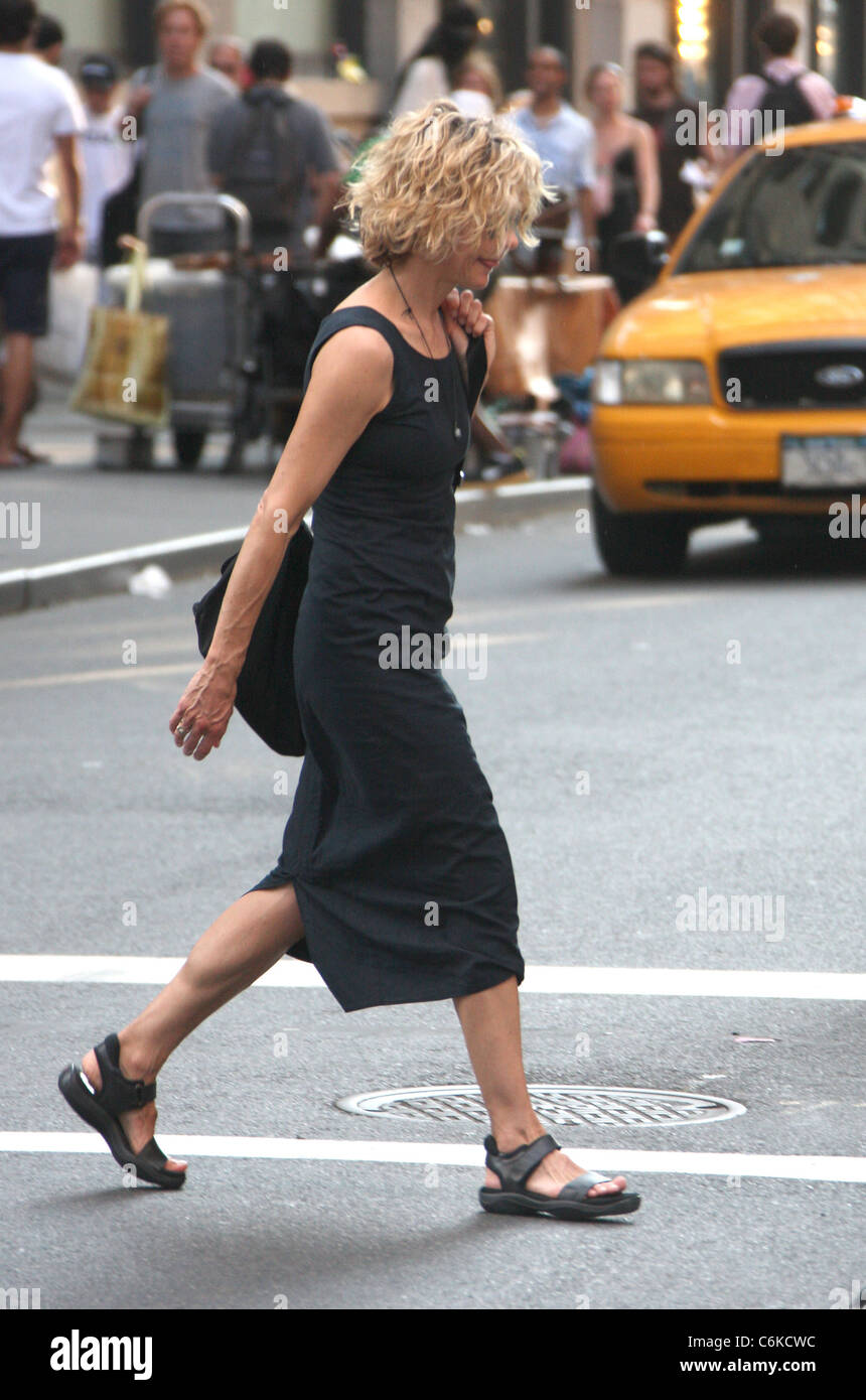 Meg ryan out in sandals hi-res stock photography and images - Alamy