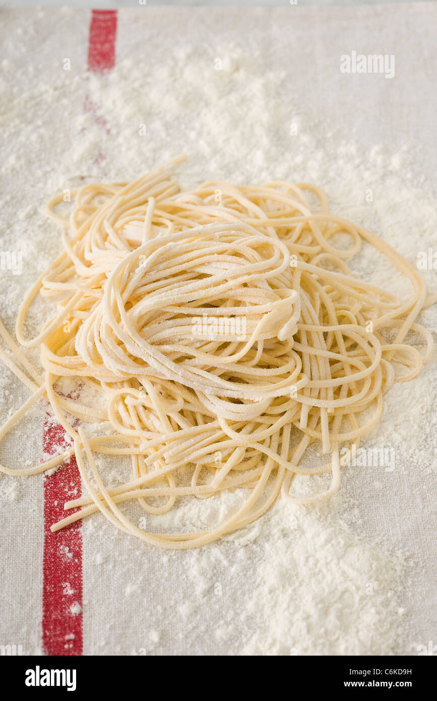 Piles of spaghetti hi-res stock photography and images - Alamy