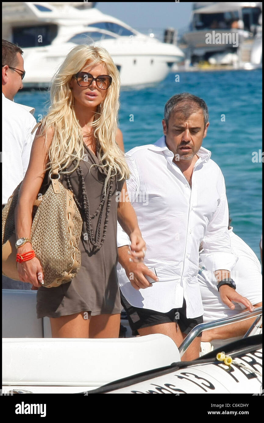 Victoria Silvstedt arriving with her boyfriend on a luxury yacht at ...