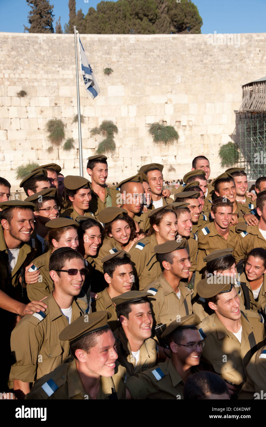 Soldier graduation hi-res stock photography and images - Alamy