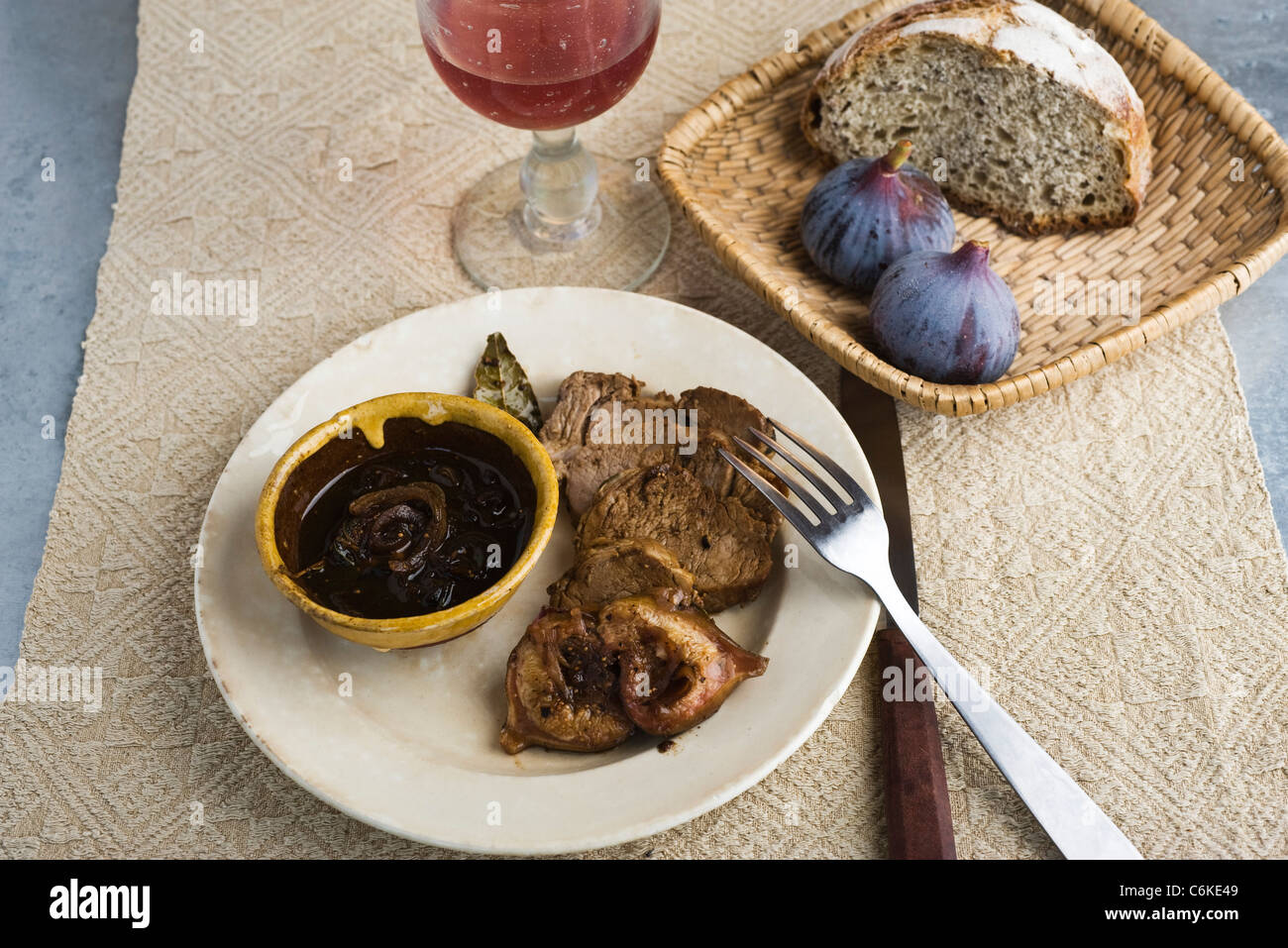 Filet mignon in bread hi-res stock photography and images - Alamy