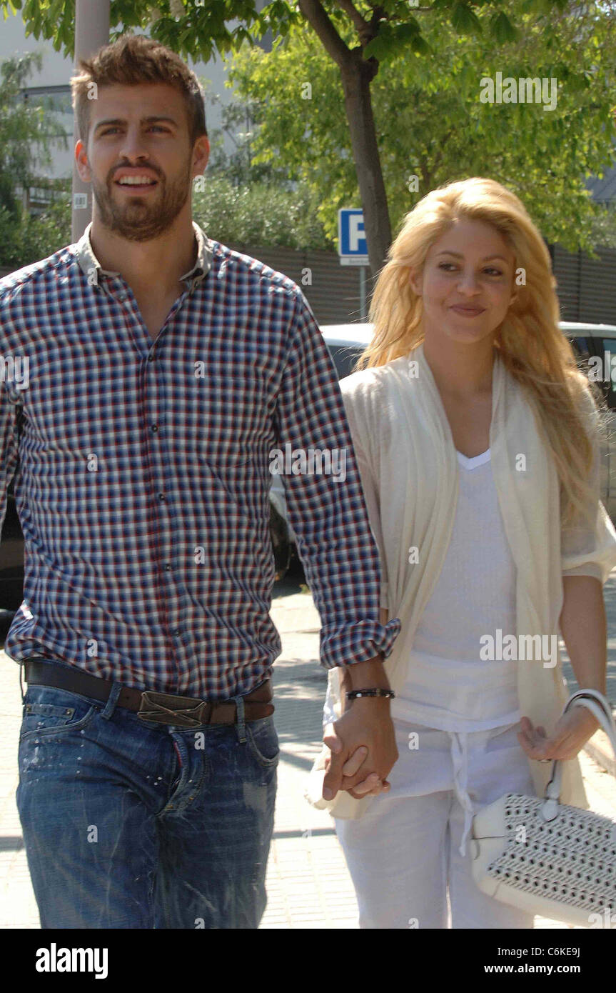 Shakira, Gerard Pique Shakira met up with her Barcelona footballer ...