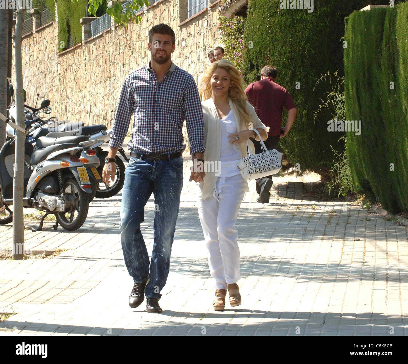 Shakira, Gerard Pique Shakira met up with her Barcelona footballer ...