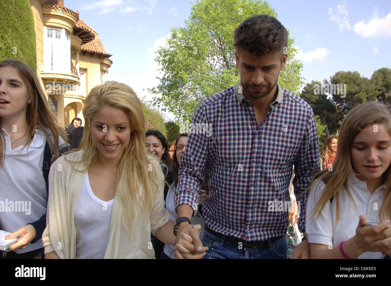 Shakira, Gerard Pique Shakira met up with her Barcelona footballer ...