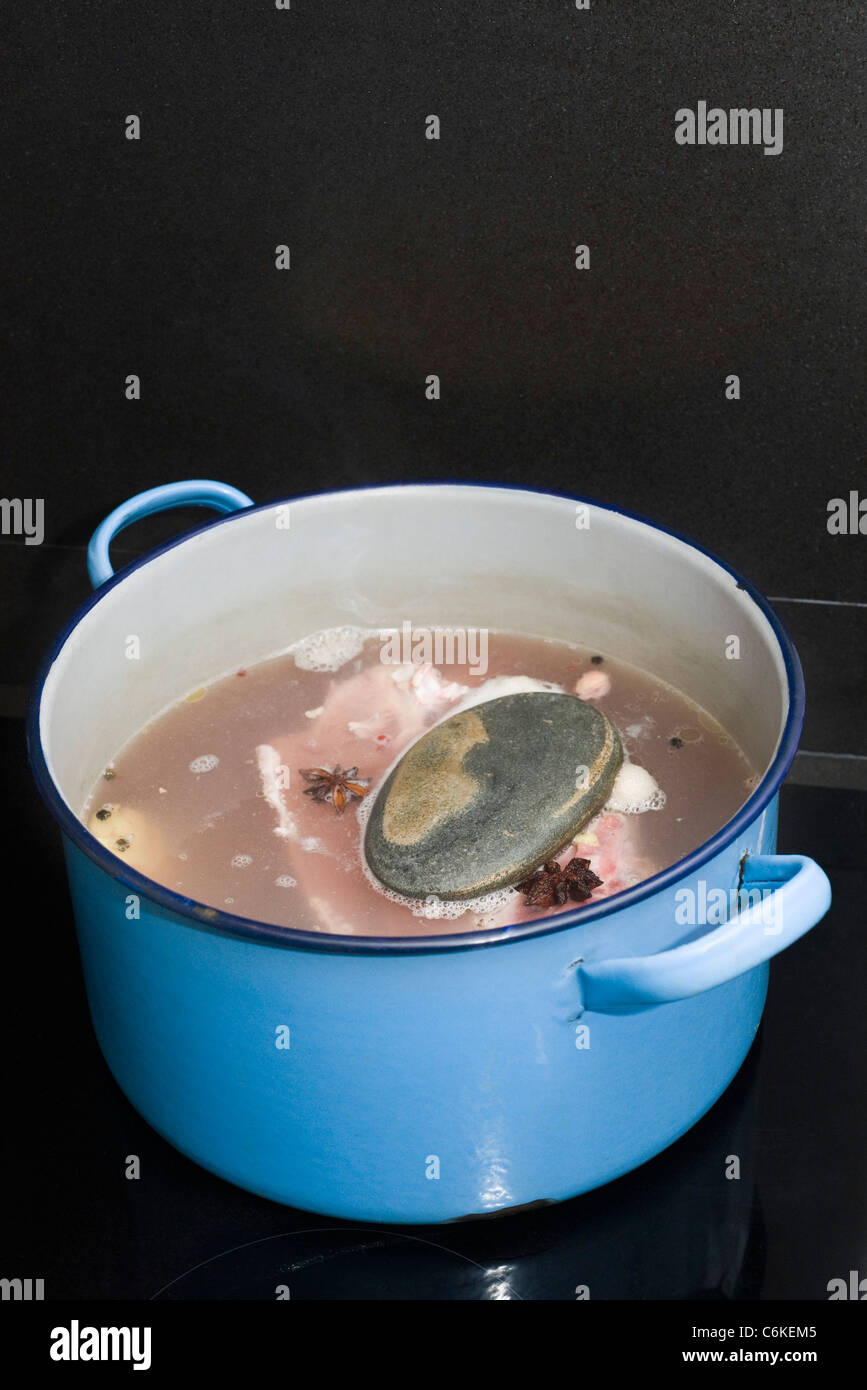 Simmering Asian style poultry stock Stock Photo - Alamy