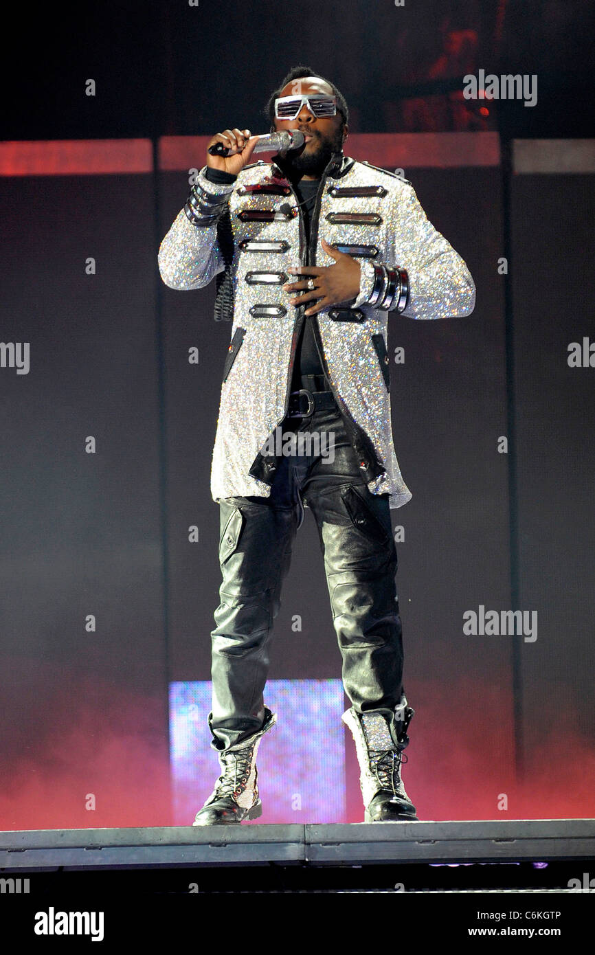 Will.i.am The Black Eyed Peas perform during 'The End' tour at the Air ...
