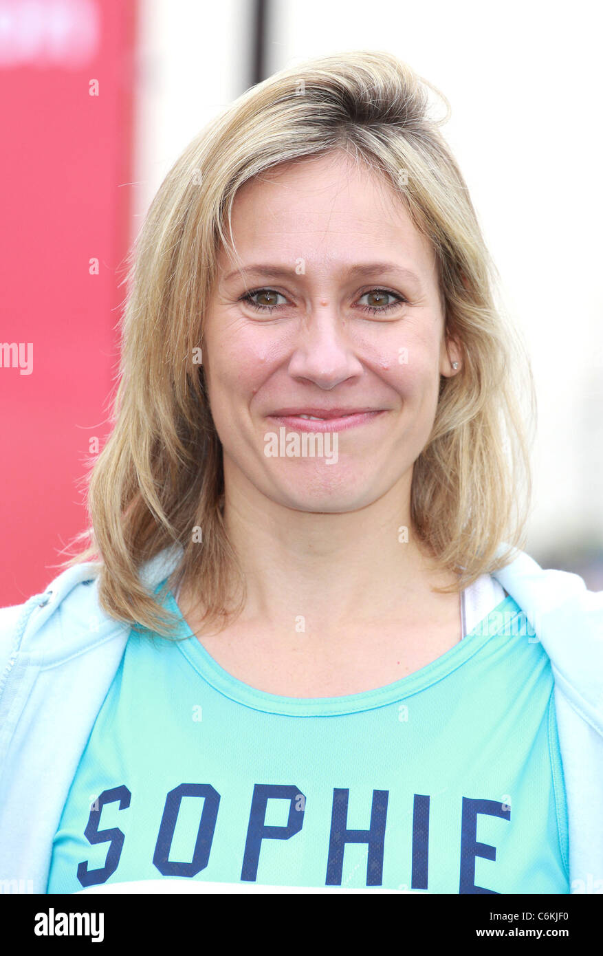 Sophie rayworth the 2011 london marathon london hi-res stock ...