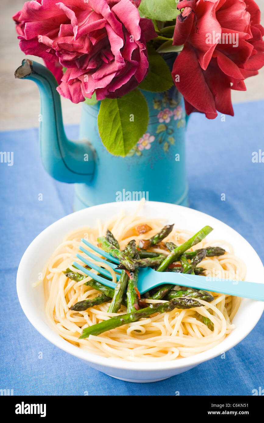 Spaghetti with asparagus, ginger and soy sauce Stock Photo - Alamy