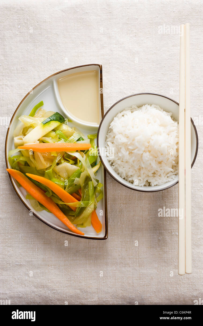 Simple chop suey served with white rice Stock Photo - Alamy
