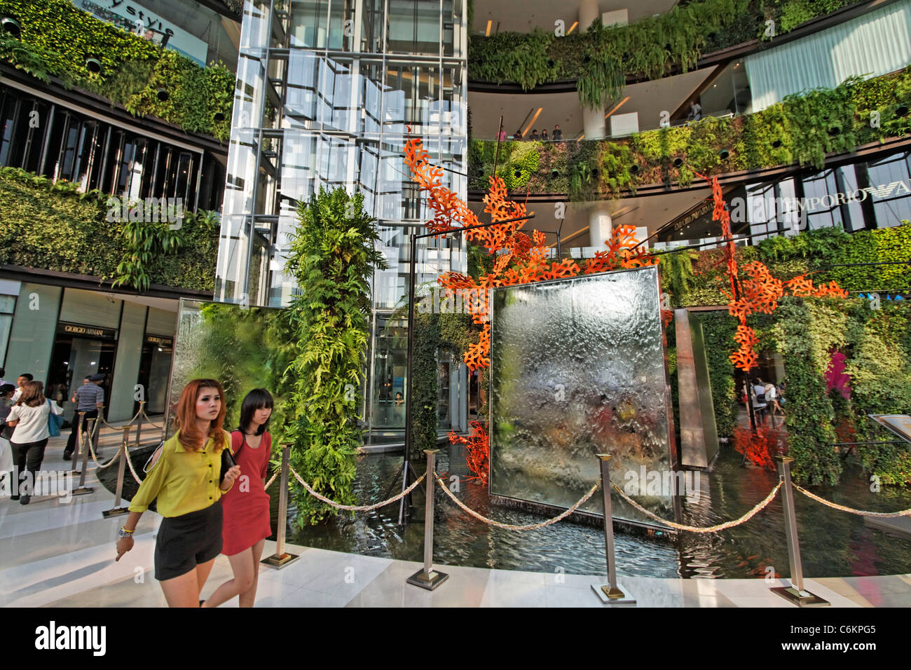 Siam paragon bangkok hi-res stock photography and images - Alamy