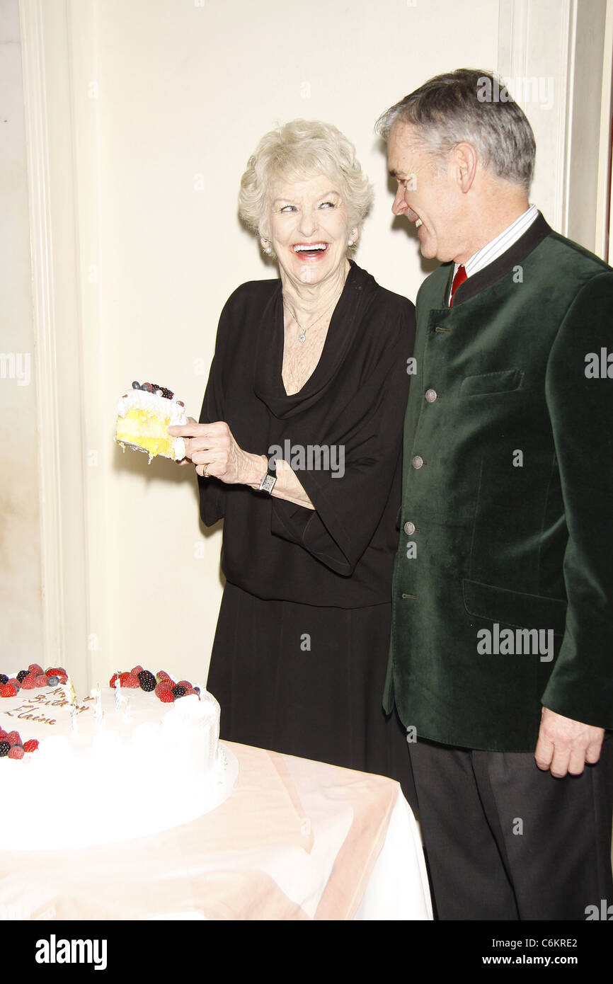 Elaine stritch the carlyle hi-res stock photography and images - Alamy