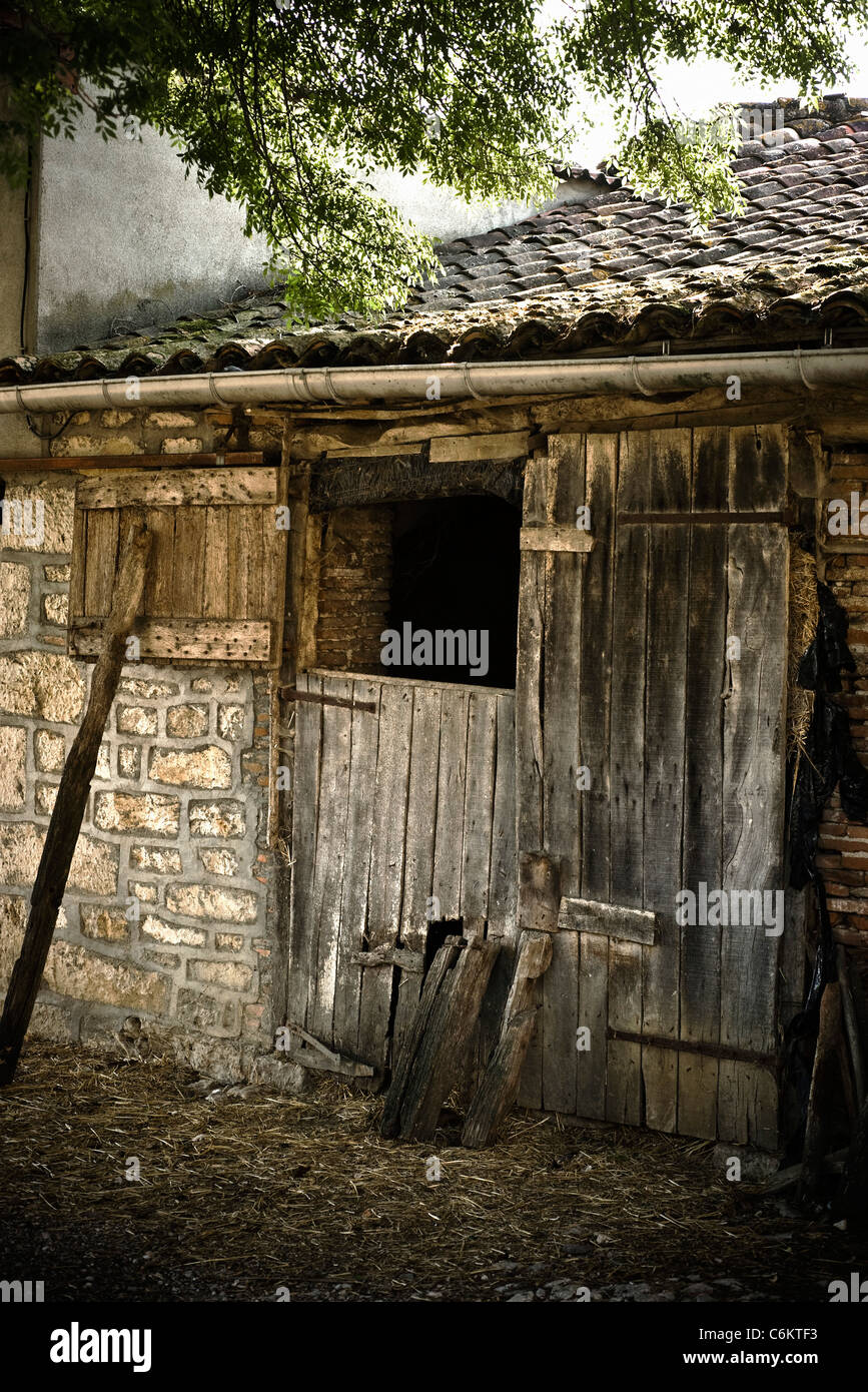 Dilapidated outbuilding hi-res stock photography and images - Alamy